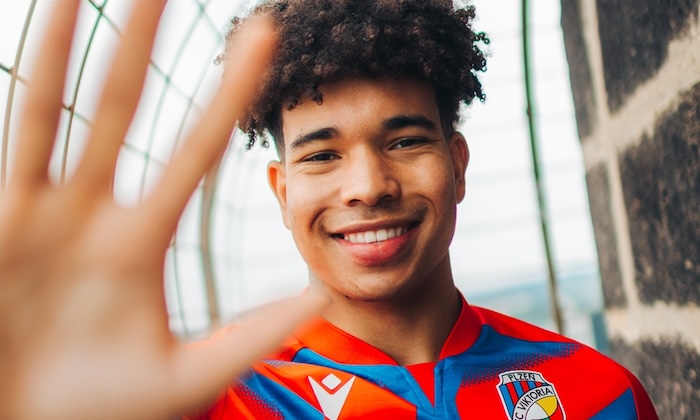 Kabongo? Na křídle se nedostával do hry, jako střední útočník je ale ...