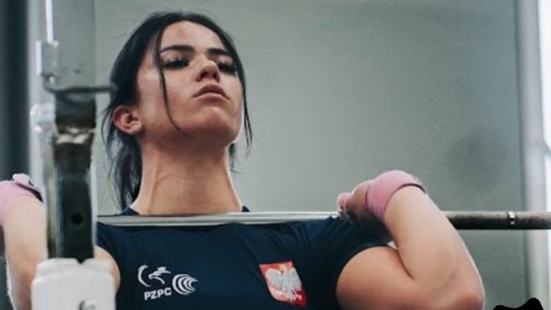 SportWin » Svaly, slunce, styl. Vzpěračka Martyna v bikinách pobláznila ...